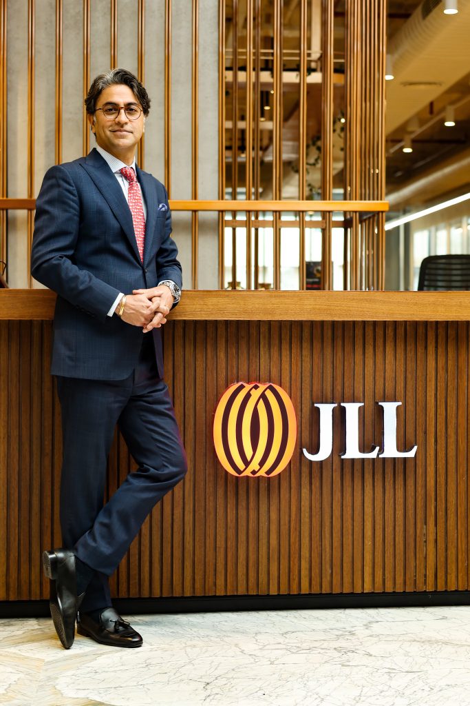 Corporate Leaders – frozenpic